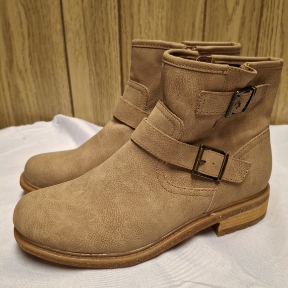 boc | Shoes | New Boc Carson Ankle Boots Natural Womens Sz 9 M | Poshmark